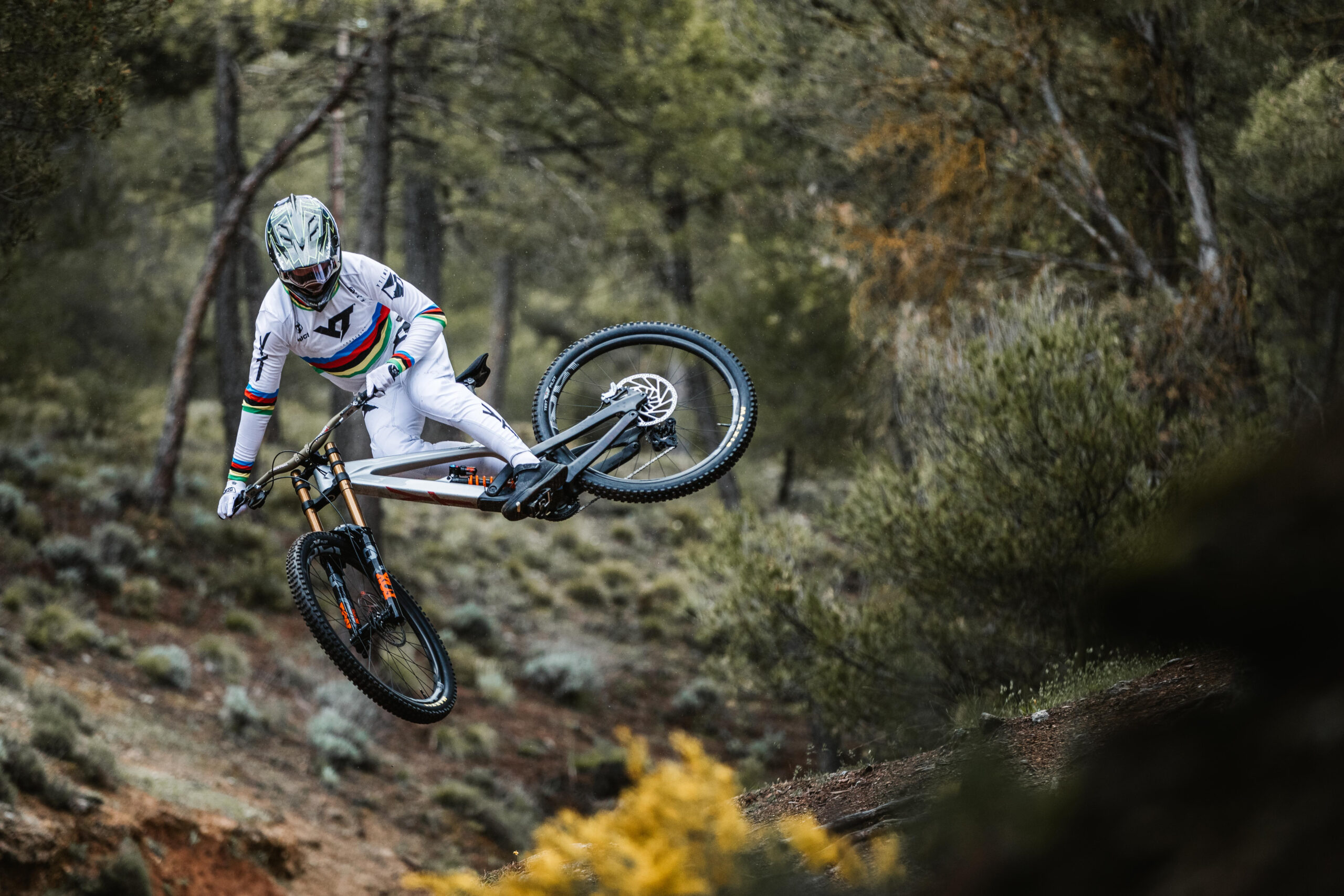 YT Mob - MAXXIS Taiwan